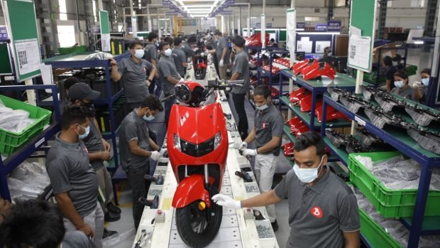 డెలివరీకి సిద్ధమైన Bounce Infinity E1 electric scooter - Haritha mithra